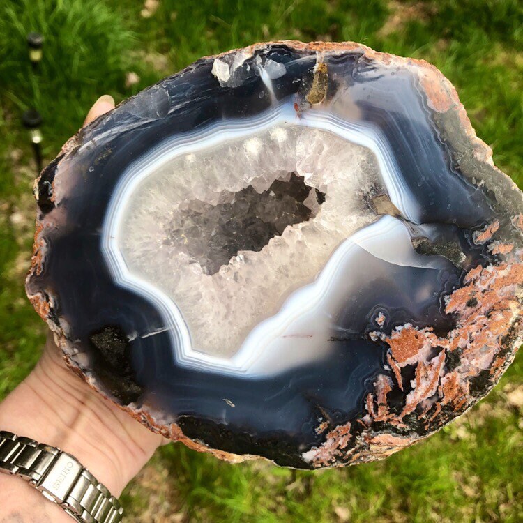 Big Thunder Egg of Agate a with Quartz Crystal geode center