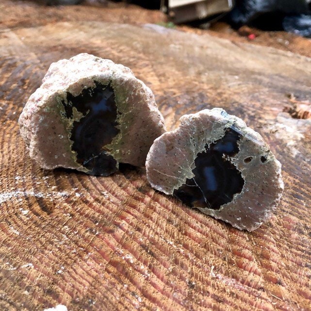 Dark blue Agate centered Oregon Thunder Egg from Richardsons Rock Ranch