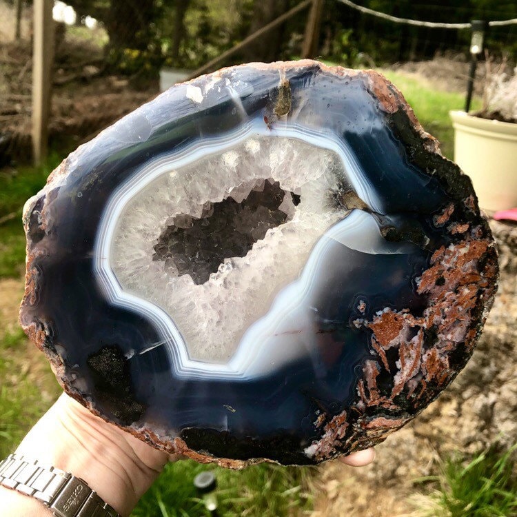 Big Thunder Egg of Agate a with Quartz Crystal geode center