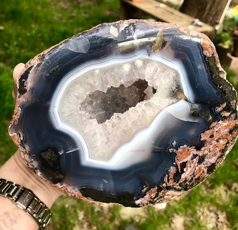 Big Thunder Egg of Agate a with Quartz Crystal geode center