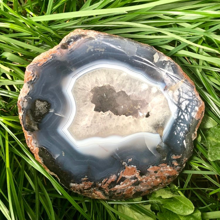 Big Thunder Egg of Agate a with Quartz Crystal geode center