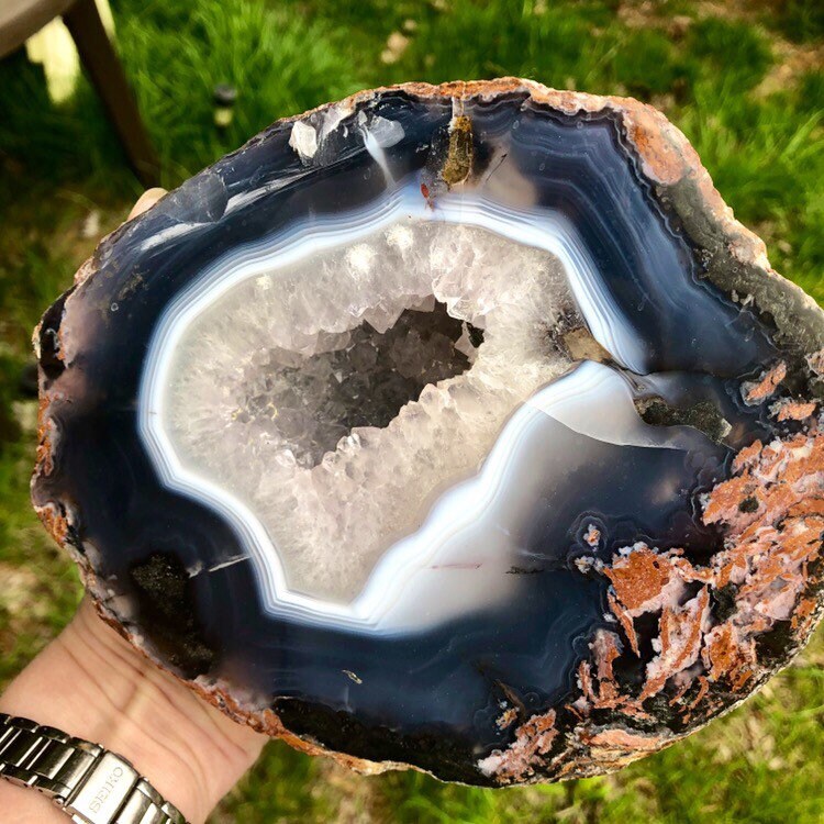 Big Thunder Egg of Agate a with Quartz Crystal geode center