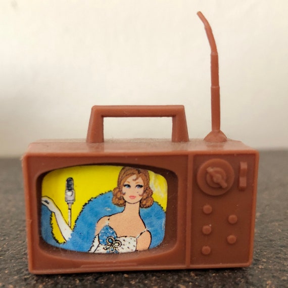 Toys Dolls & Action Figures Barbie Doll Accessories Busy Holdin' Hands ...