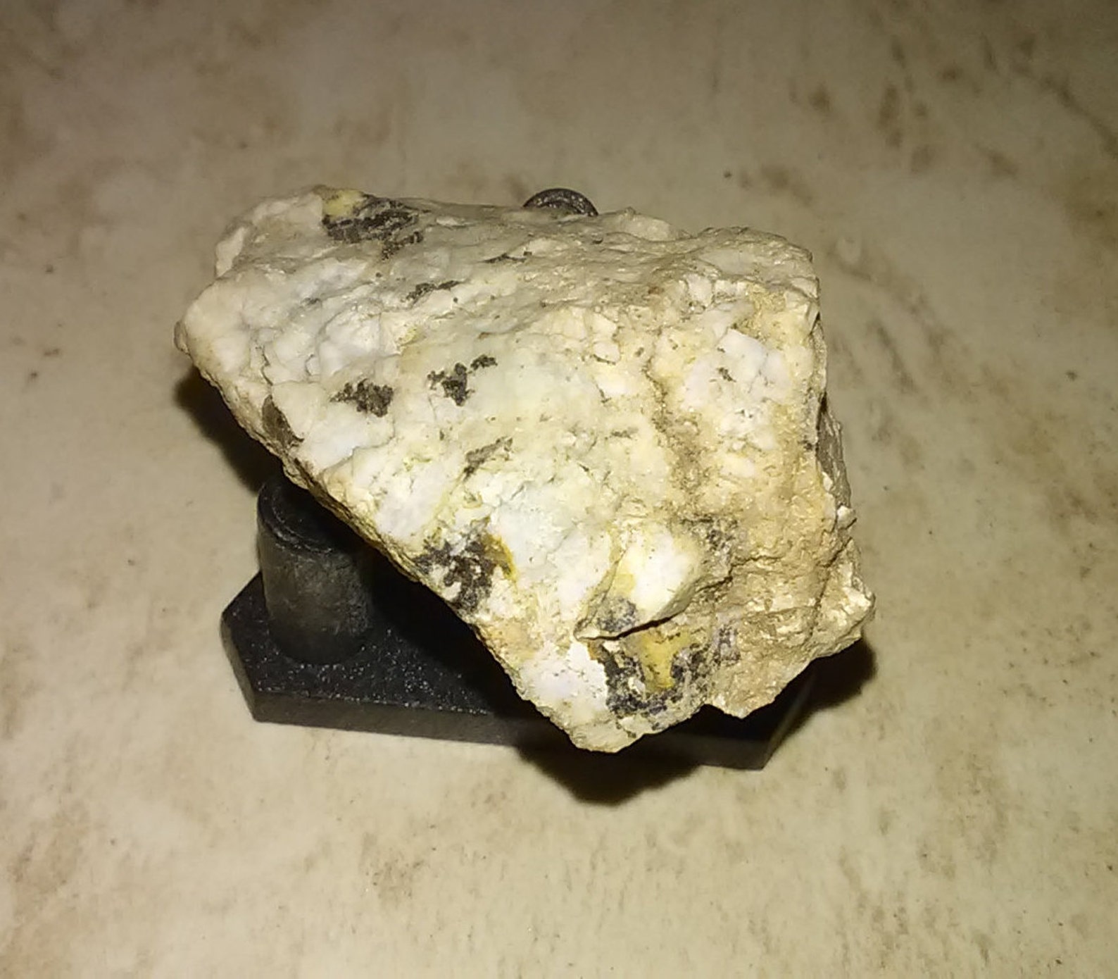 Aubrite Achondrite Meteorite 27g | Etsy