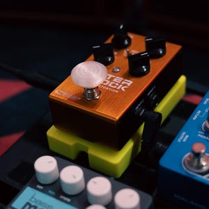 LAUNCHPADS Effect Pedal Risers for Your Pedalboard - Etsy