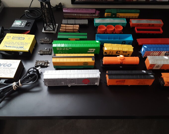 Vintage 27 Piece HO Scale Trains, Power Packs, Switches and Light Tower ...