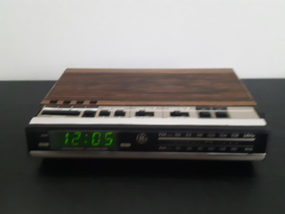 Vintage General Electric AM/FM Alarm Clock Radio - Woodgrain Finish - 7 ...