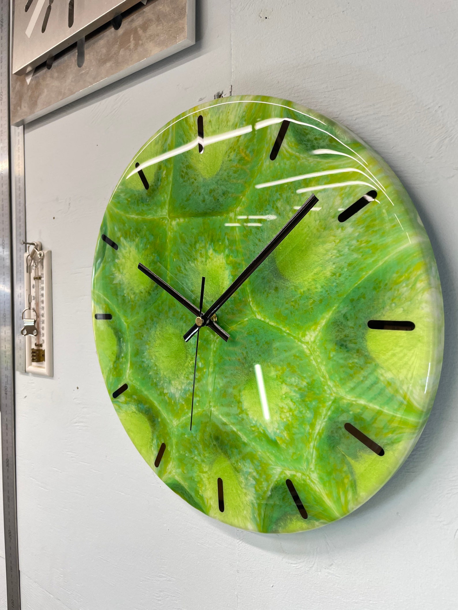 33cm Green Abstract Modern Resin Wall Clock, Unusual Wall Clock, Modern ...
