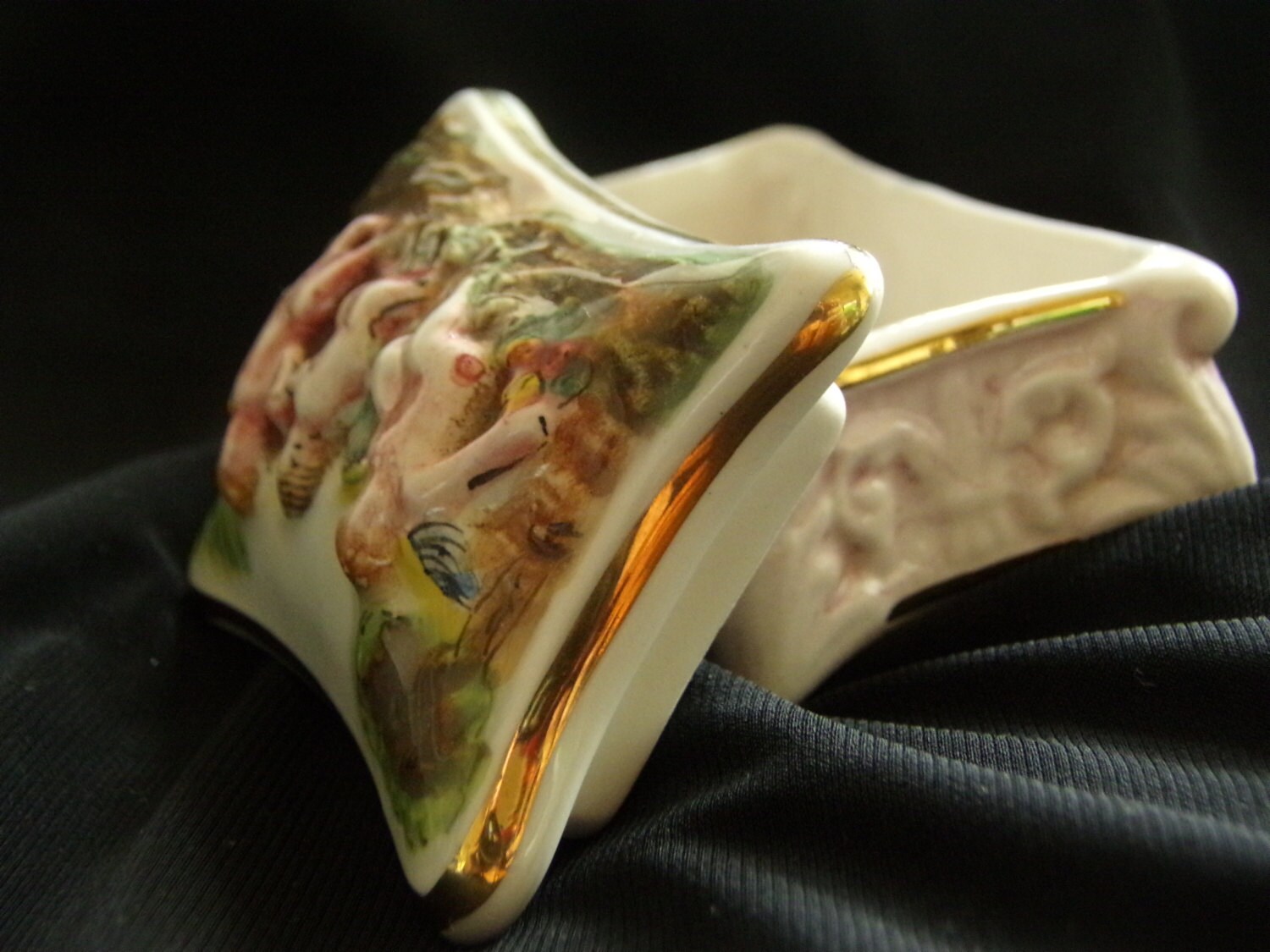 Vintage Capodimonte Jewelry Trinket Box High Relief Porcelain With Lid ...