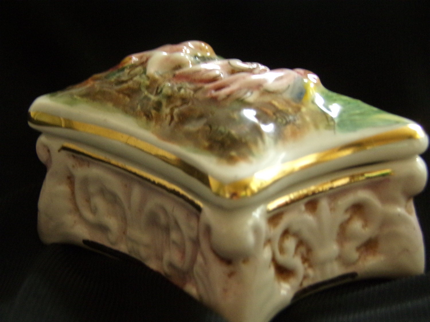 Vintage Capodimonte Jewelry Trinket Box High Relief Porcelain With Lid ...