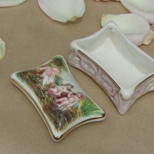Vintage Capodimonte Jewelry Trinket Box High Relief Porcelain With Lid ...