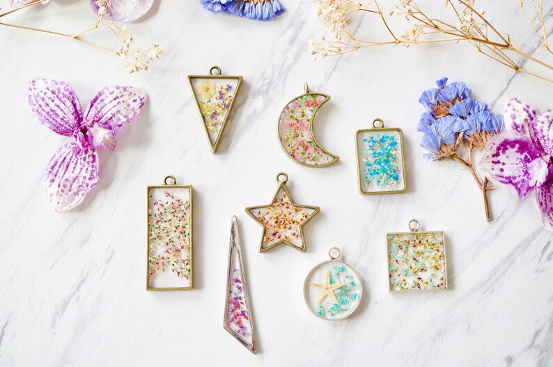 Real Pressed Flowers in Resin, Gold Moon Phase Necklace With Heather ...