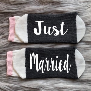 Gettin Hitched-bride Socks-engagement Gifts-bridal Gifts-bride to Be ...