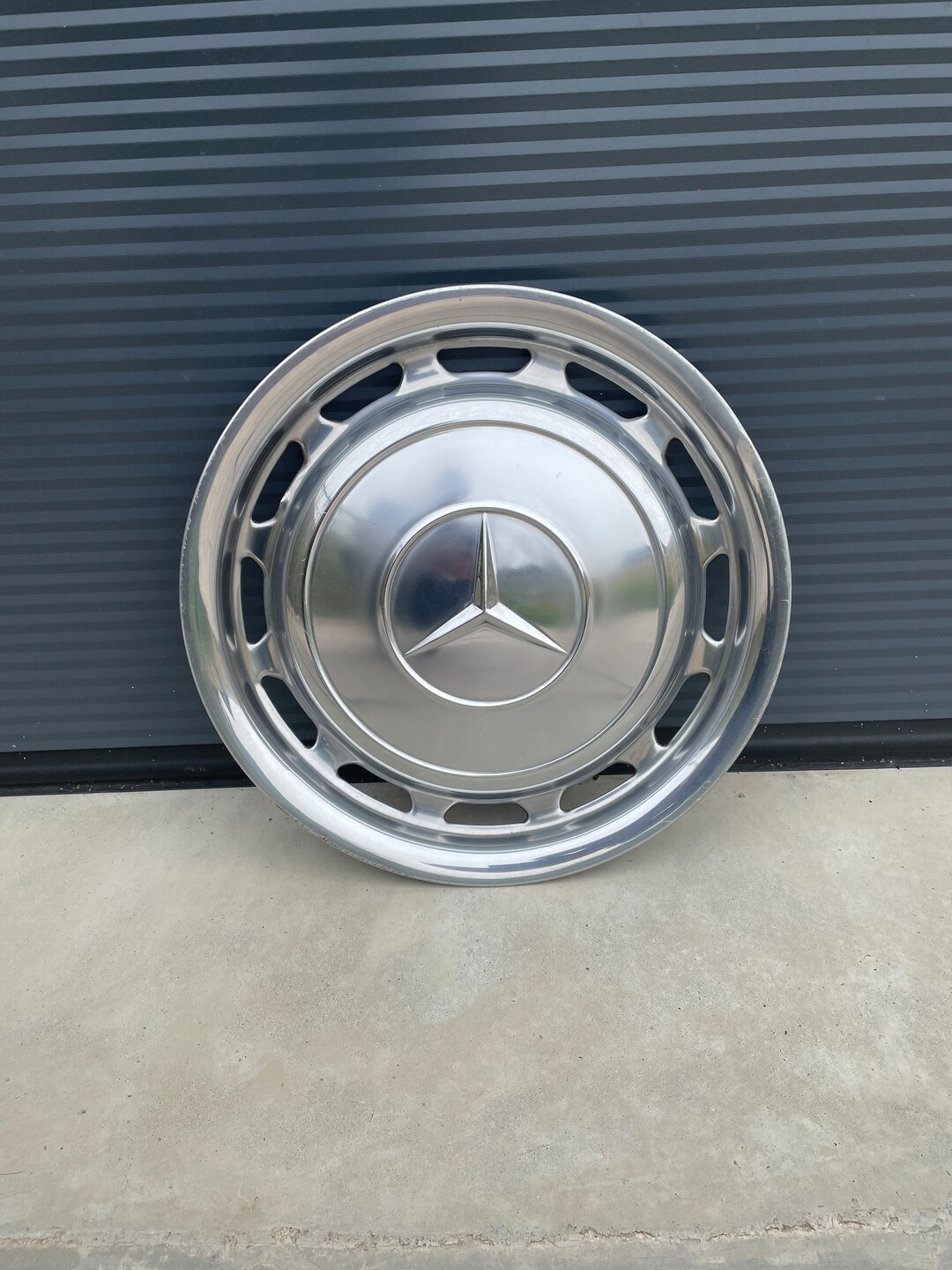 Mercedes Benz W123 Hubcap 1970s Vintage Wheel Cover Man-cave Car Lovers ...