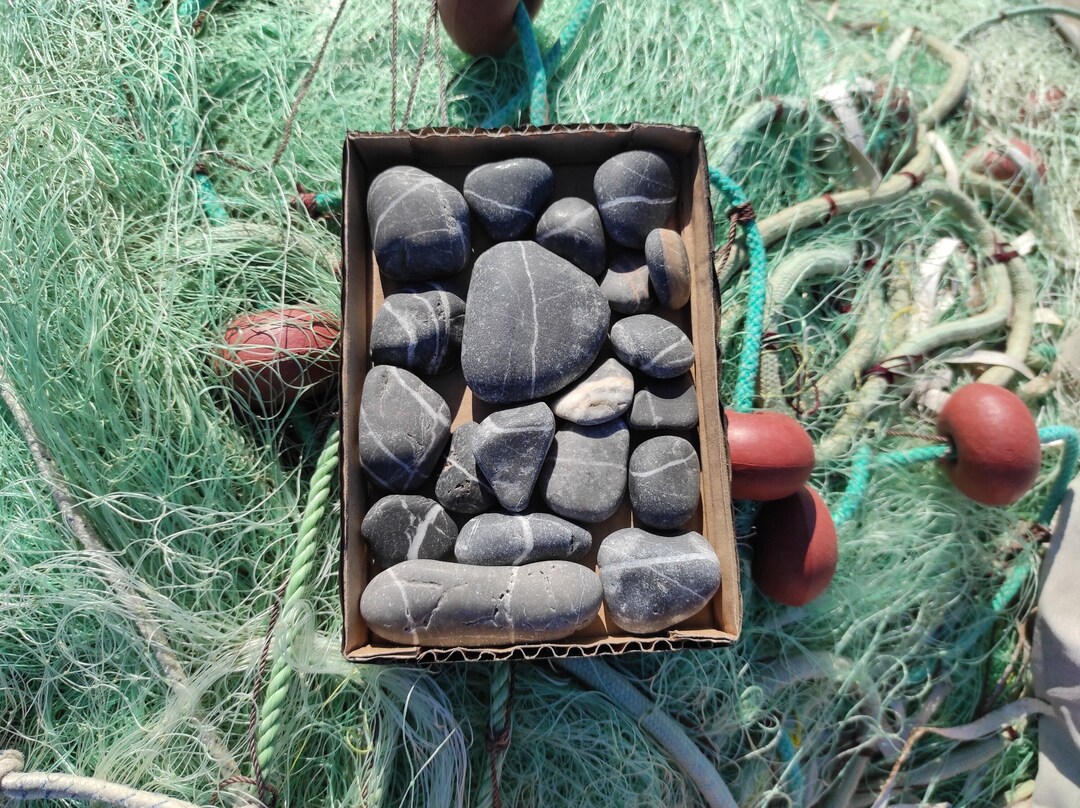 20 Wishing Stones.black and Dark Gray Smooth,beach Pebbles With Natural ...