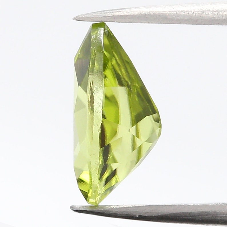 1.55 Ct Yellowish Green Color Peridot Pear Gemstone VS1 Clarity 9.00 MM ...
