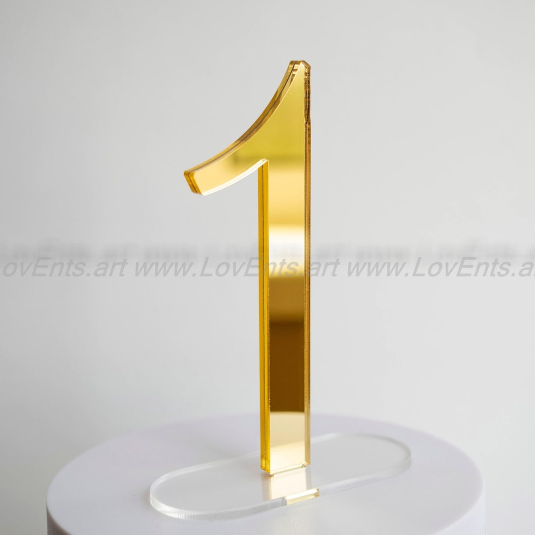 Elegant Gold Mirror Table Numbers for a Luxury Wedding. Bright Mirror ...
