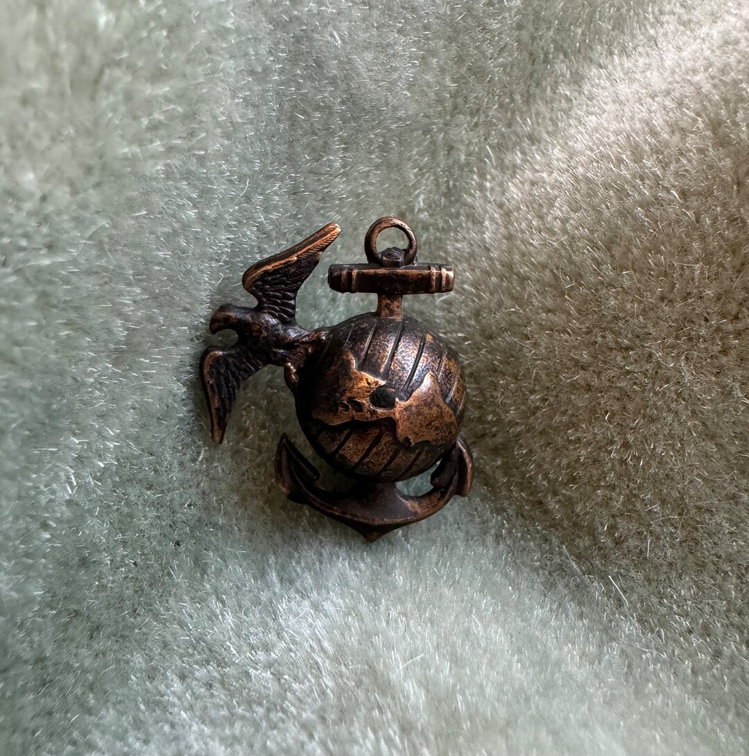 Vintage WWII USMC Marines Eagle Globe Anchor Pin Screw Back, USMC ...