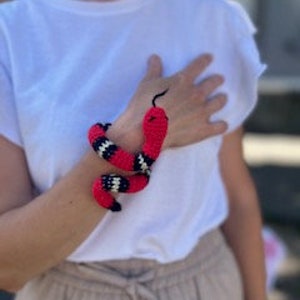 Crochet PATTERN Coral Snake | Crochet Bracelet Snake Amigurumi Pdf in ...