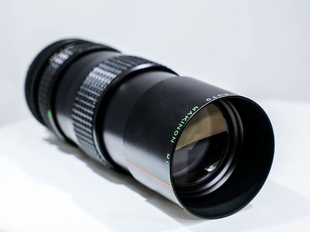 Makinon Zoom 80-200mm f4.5 Macro lens for Canon FD/FL Mount. Like new!