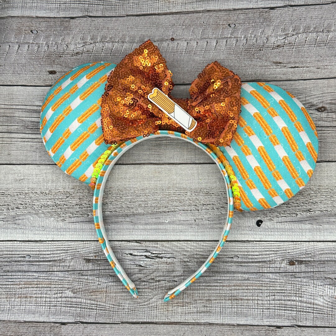 Churro Mouse Ears Pretzel, Churro, Snacks, Minnie, , Disneyland, Magic ...