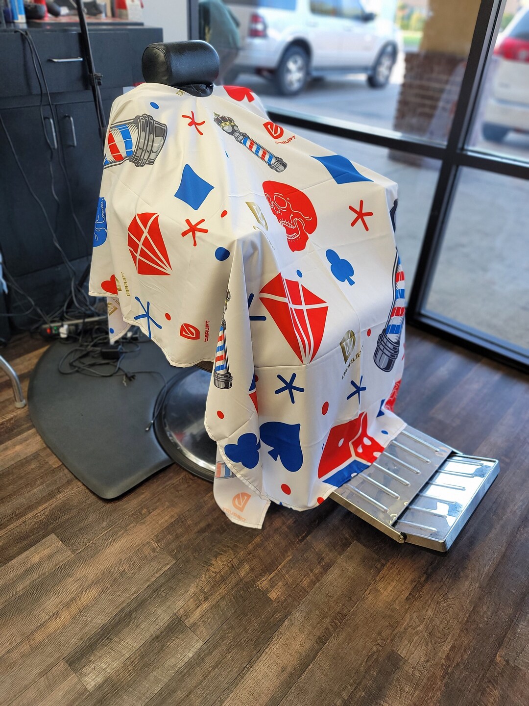 LUXURY Diamond Pro Cape by DISRUPT: Oversize BARBER 60x 70 Cape - Light ...