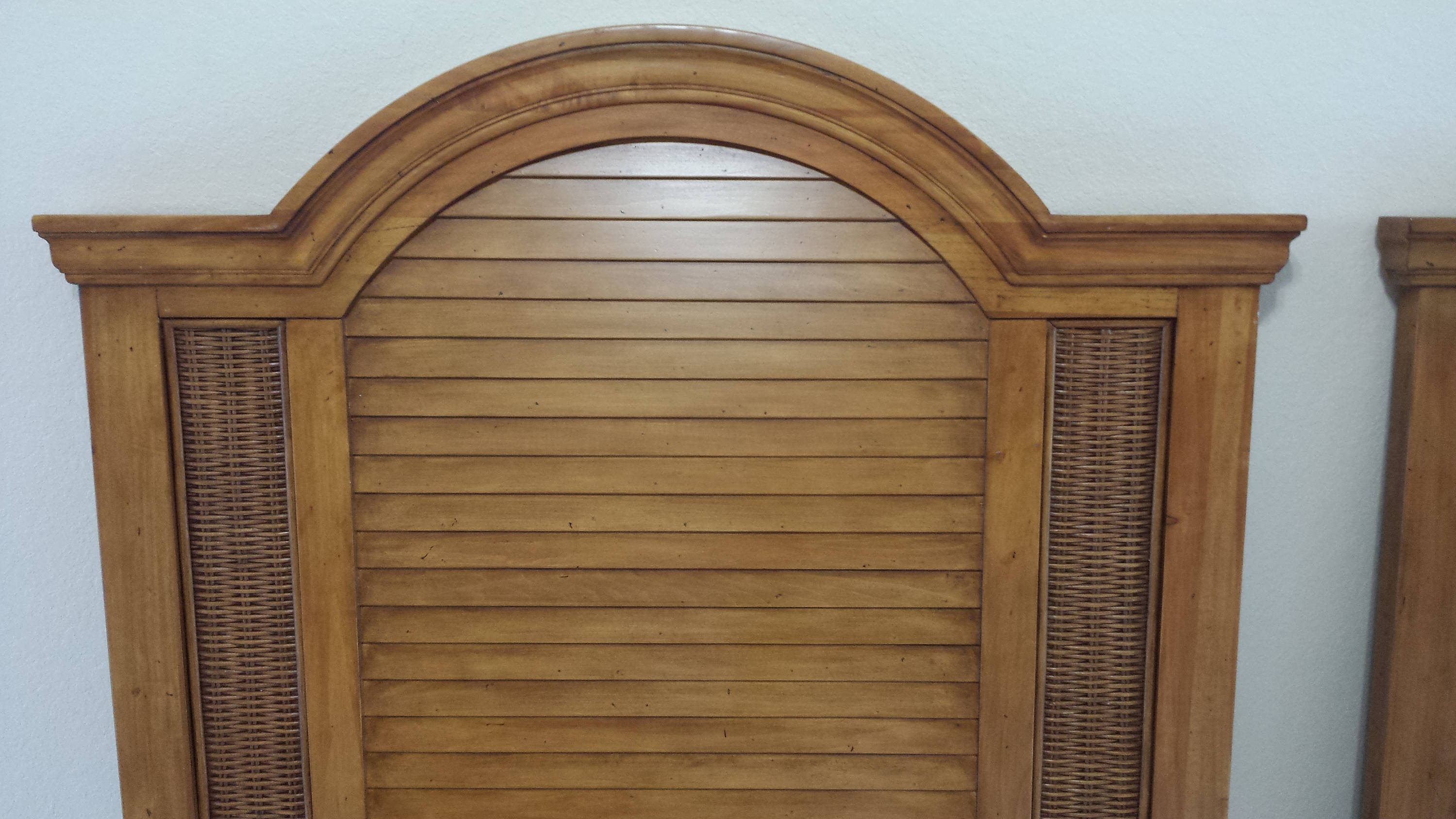 Tommy-Bahama-Style-Wood-Cottage-Rattan-Twin-Headboard-Pair