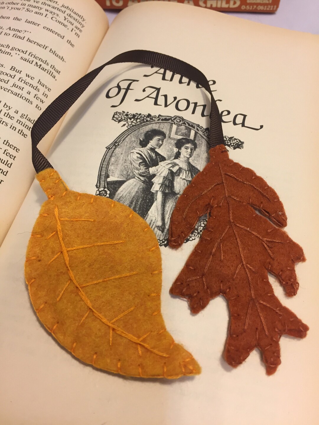 Hand-embroidered Felt Autumn Leaf Bookmark: Book Lover Gift - Etsy