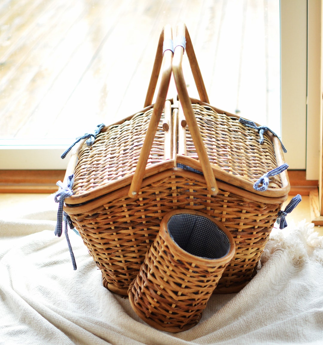 Beautiful Picnic Basket With Lid and Bottle Holder From Sweden, Country ...