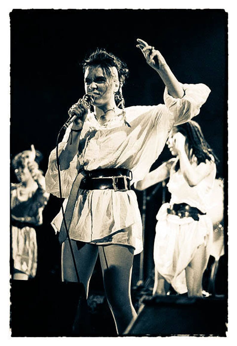 BOW WOW WOW , Annabella Lwin . Mountford Hall Liverpool 28th October ...