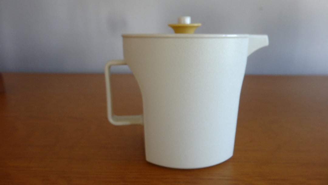 Classic Tupperware Gravy Boat Creamer Pitcher Handle Syrup Cocktails ...