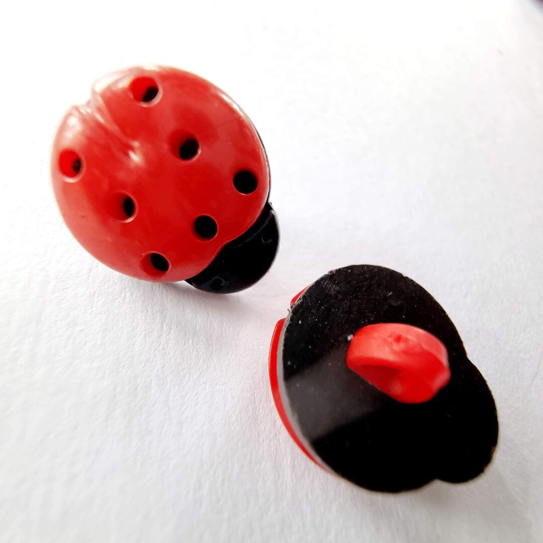 10 X Classic Ladybird Buttons - Ladybug, Flower, Red, Novelty, Fun ...