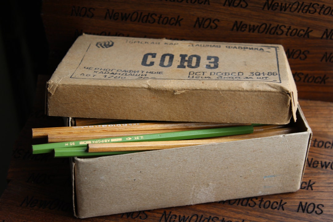 NOUVEAU Ensemble de 136 crayons en bois soviétiques. Crayon en bois ...