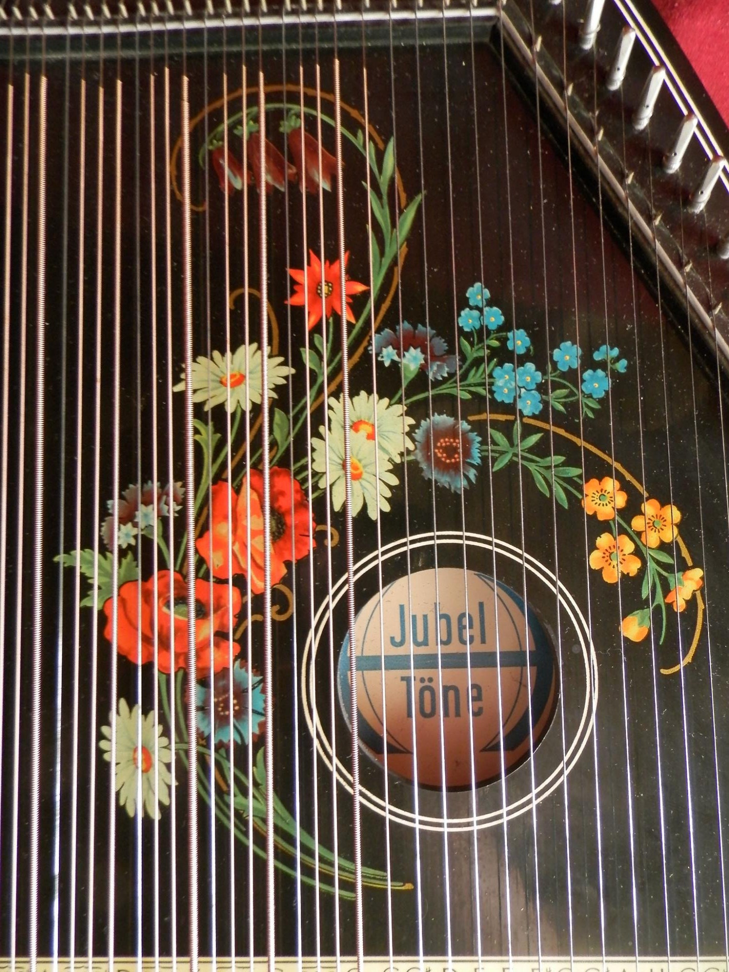 Guitar Zither by Jubeltone, 41 strings.