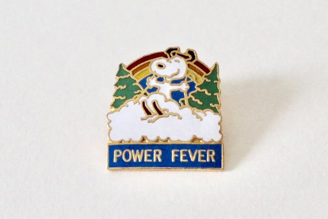 Vintage Peanuts Snoopy Ski Power Fever Rainbow Snow Gold Pin. Cartoon ...