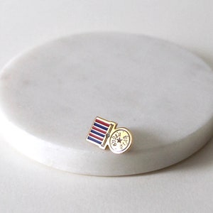 Vintage Medal Super Star Soft Enamel Gold Pin. Small Faux Gold Medal ...