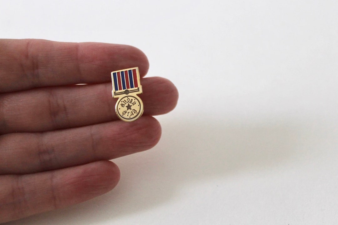 Vintage Medal Super Star Soft Enamel Gold Pin. Small Faux Gold Medal ...