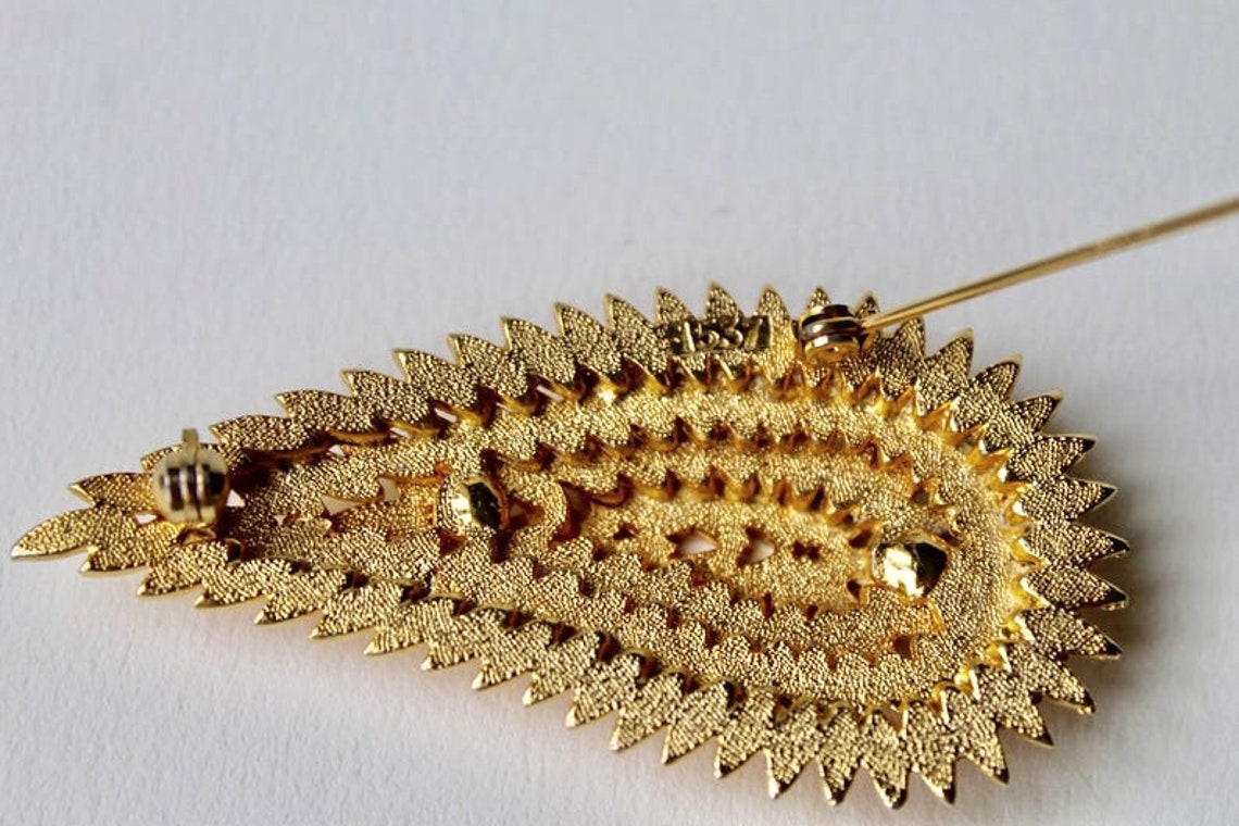 Vintage Sphinx gold tone textured Paisley brooch. Sphinx leaf | Etsy