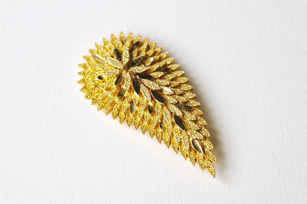 Vintage Sphinx Gold Tone Textured Paisley Brooch. Sphinx Leaf Brooch ...