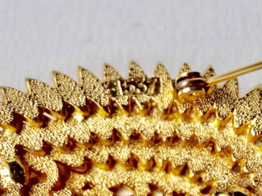 Vintage Sphinx gold tone textured Paisley brooch. Sphinx leaf | Etsy