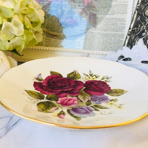Elizabethan Flowers of the Season Red Roses Teacup and Saucer, Gold ...