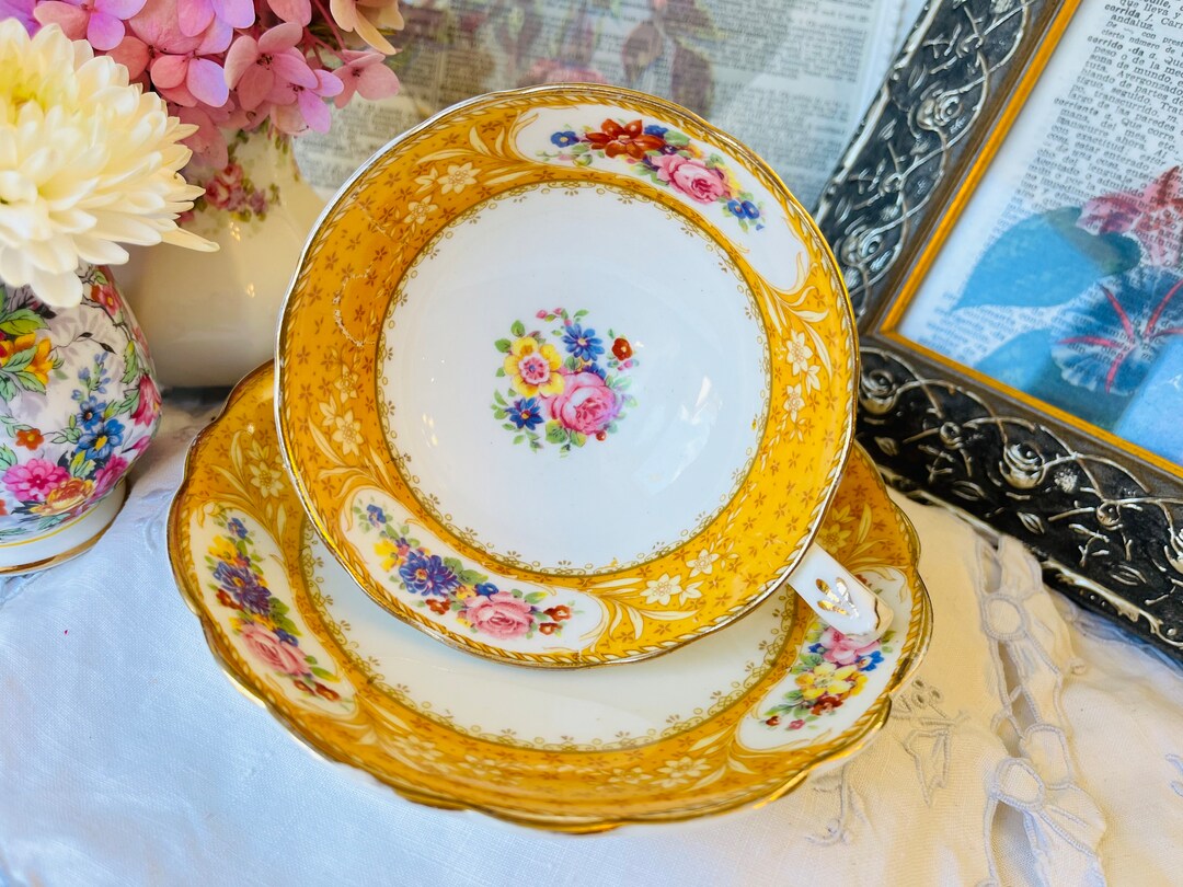 Yellow and Gold Paragon Teacup and Saucer With Pink Roses Bouquet ...