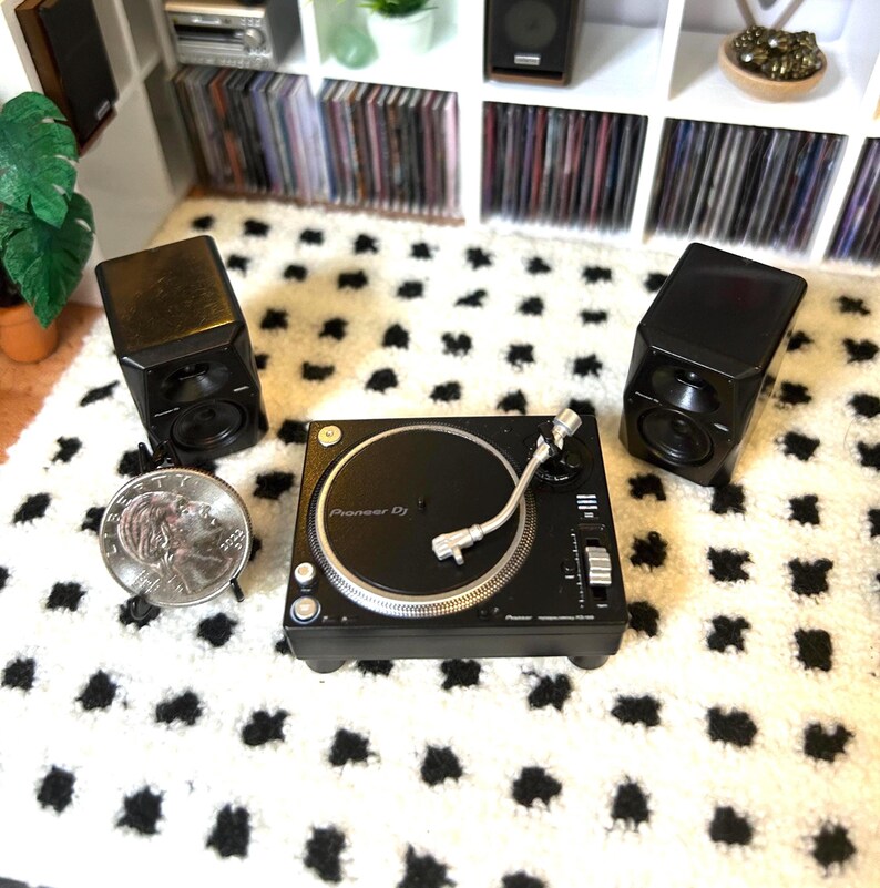 Miniature Vinyl Record Player Turntable Figure - Dollhouse Miniature ...