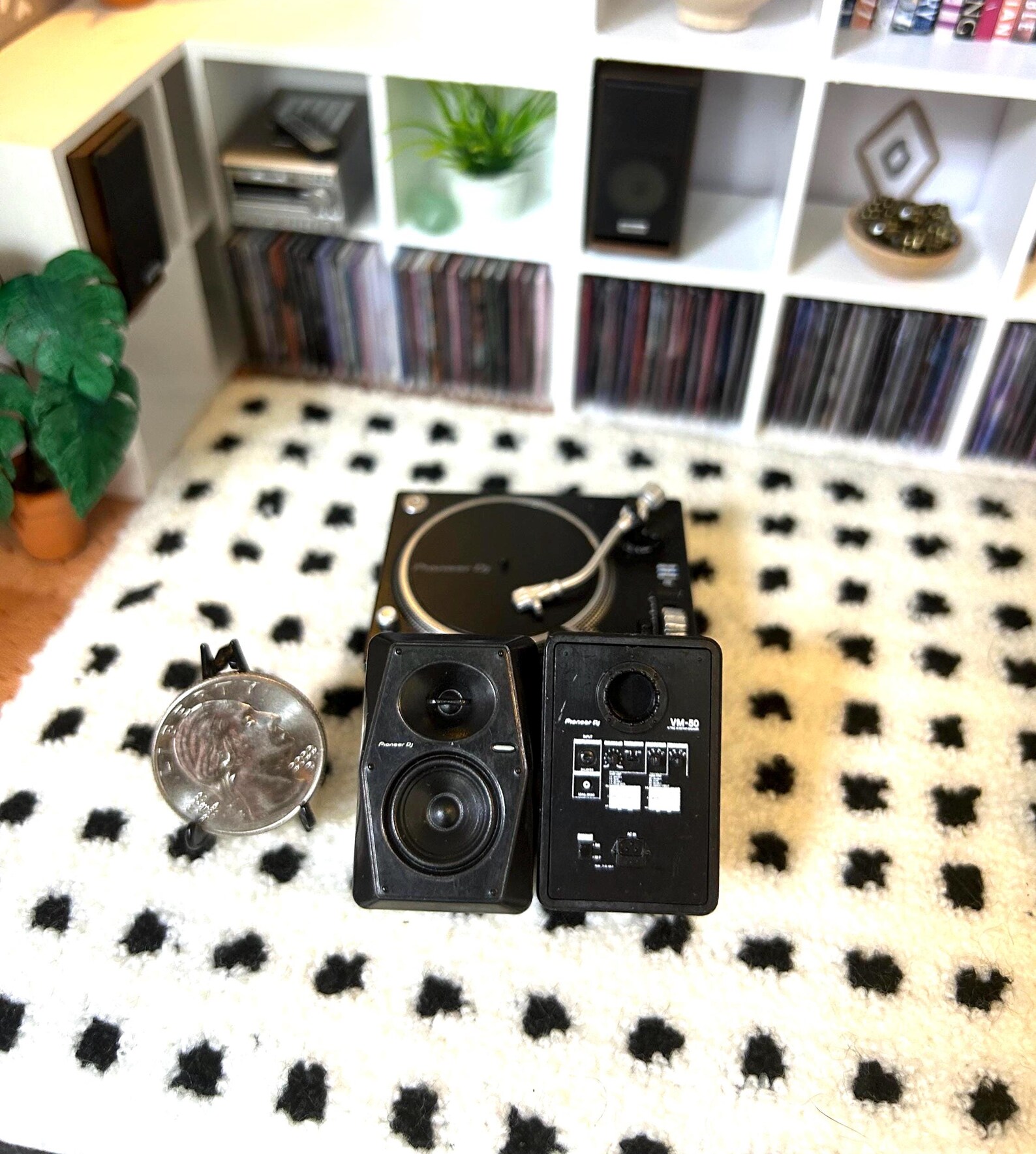 Miniature Vinyl Record Player Turntable Figure - Dollhouse Miniature ...