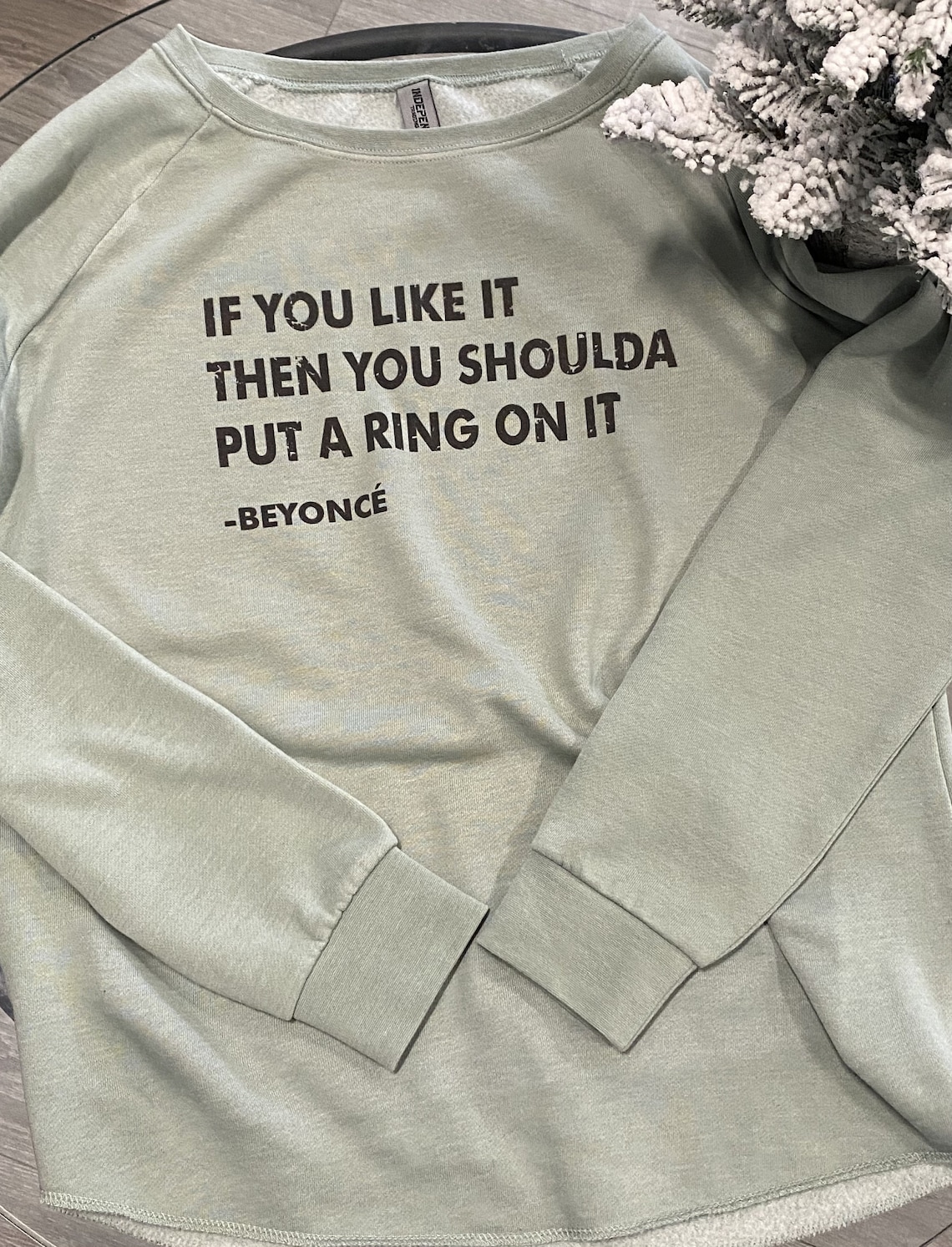If you like it then you shoulda put a ring on it crewneck - Etsy.de