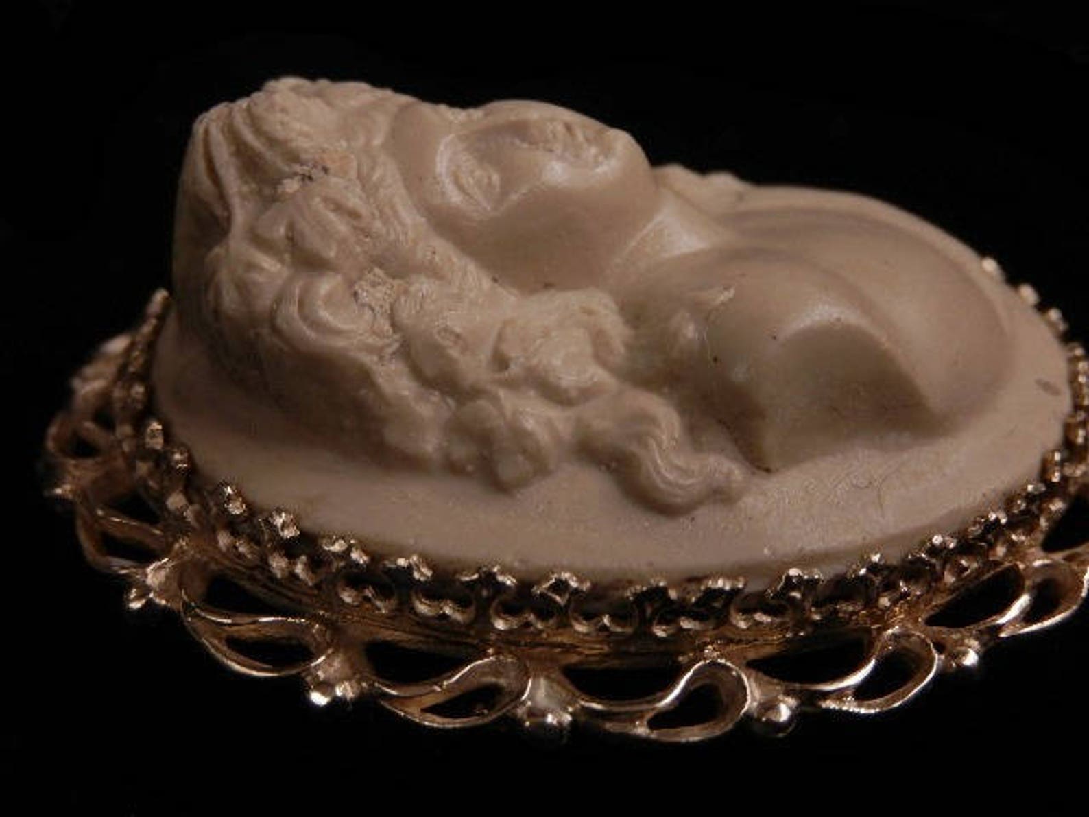 ANTIQUE LAVA CAMEO 5678B3274 - Etsy