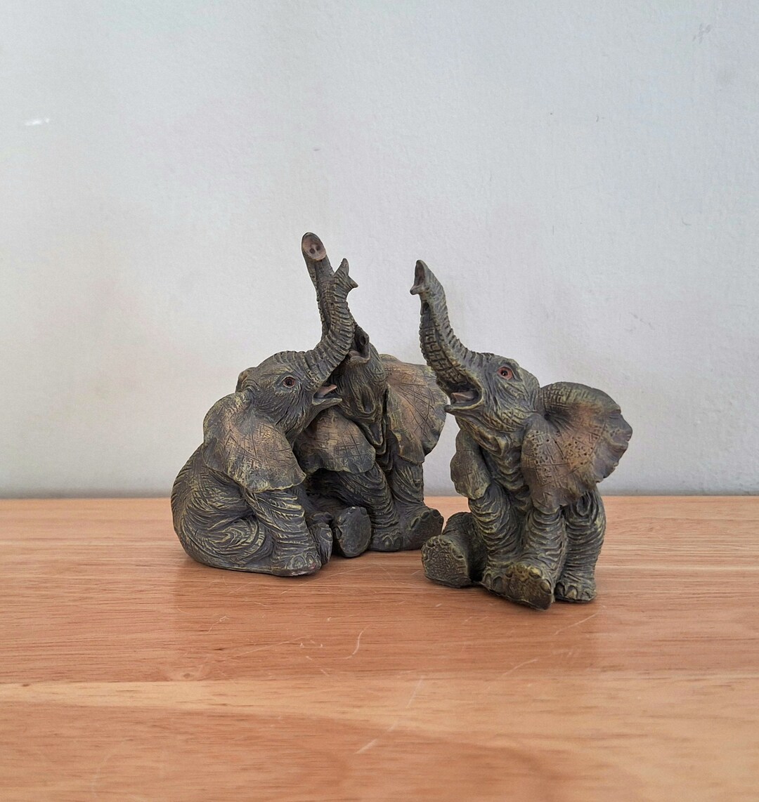 Vintage Elephant Figurine Small Resin Collectable Animal Kitsch Bone ...