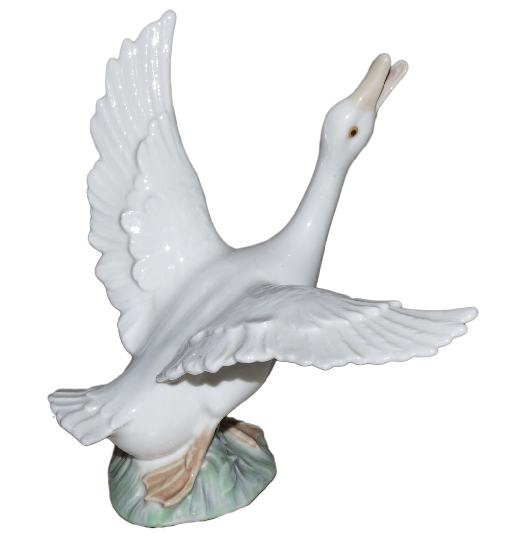 Lladro Figurine Duck Running, (1263) 5.5" Goose Figurine Porcelain Bird ...