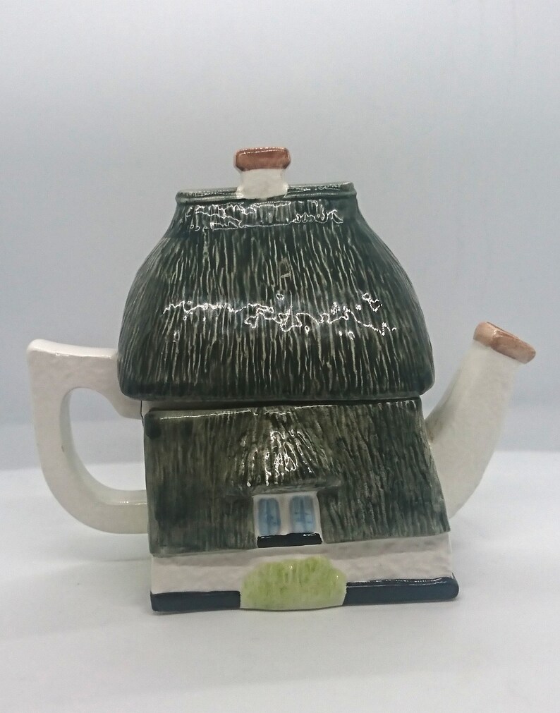 Vintage Ceramic Leonardo Cottage Teapot Depicting a Cottage - Etsy