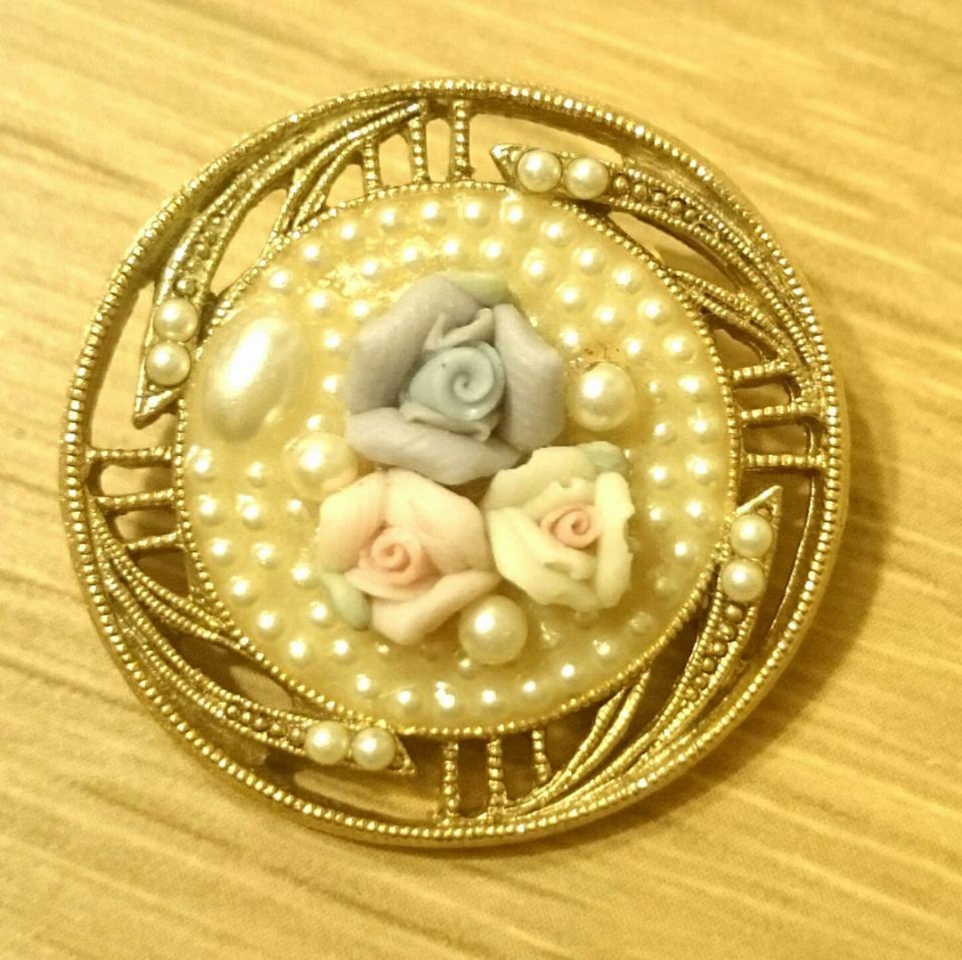 Vintage Brooch 1950's White Pearl Effect Floral Brooch With Gold Tone ...